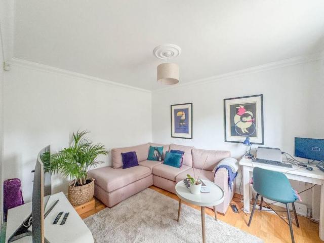 5 bedroom detached house to rent