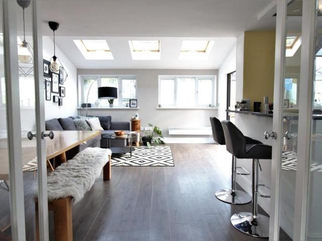 5 bedroom detached house to rent