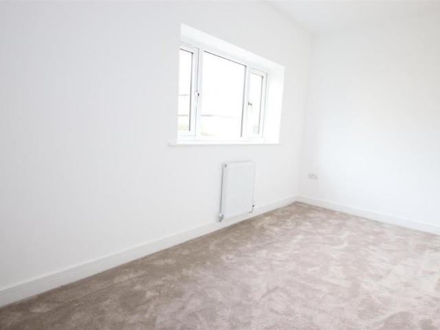 5 bedroom detached house to rent