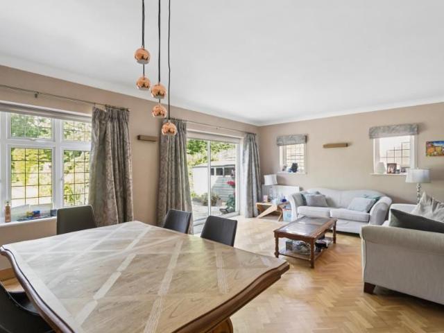 5 bedroom detached house to rent