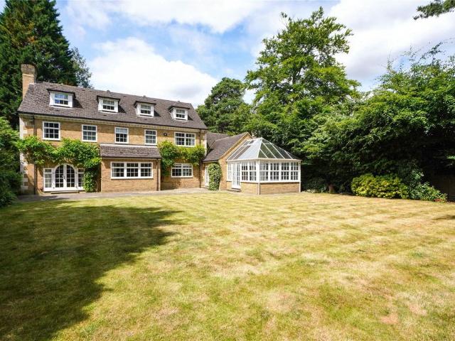 5 bedroom detached house to rent