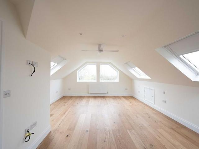 5 bedroom detached house to rent