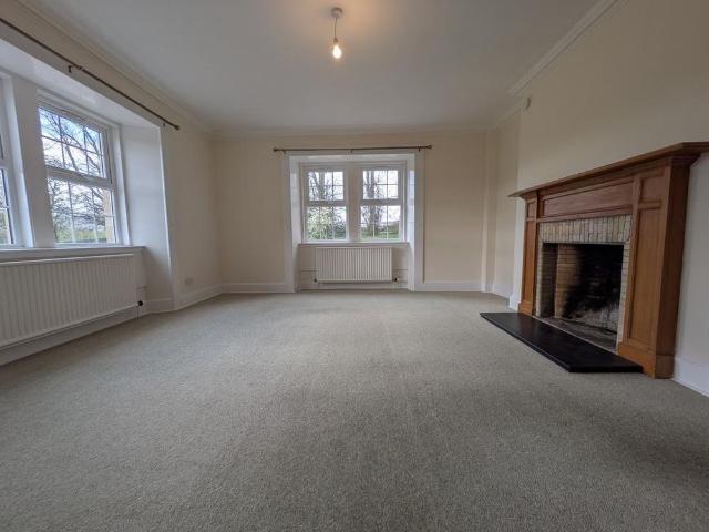 5 bedroom detached house to rent