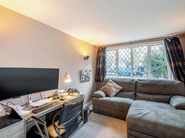 5 bedroom detached house to rent