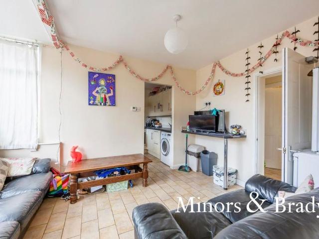 5 bedroom detached house to rent