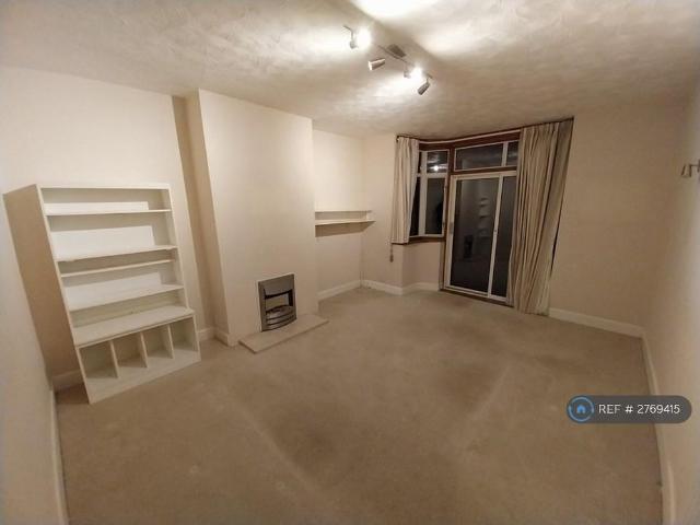5 bedroom detached house to rent
