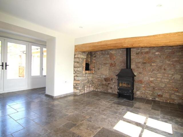 5 bedroom detached house to rent
