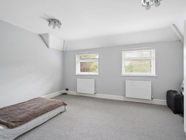 5 bedroom detached house to rent