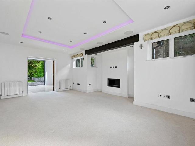 5 bedroom detached house to rent