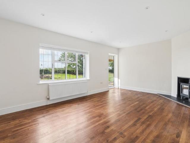 5 bedroom detached house to rent