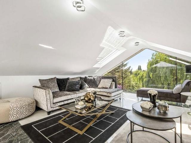 5 bedroom detached house to rent