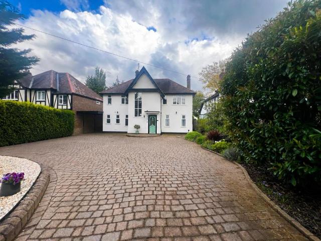 5 bedroom detached house to rent