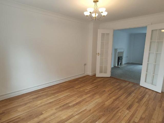 5 bedroom detached house to rent