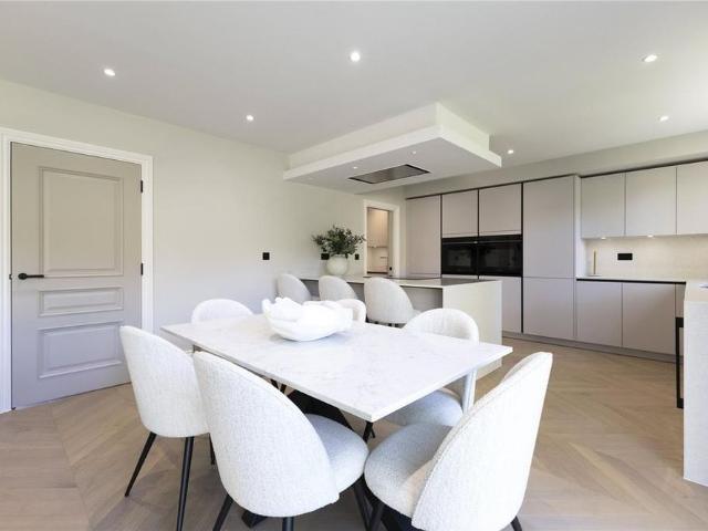 5 bedroom detached house to rent