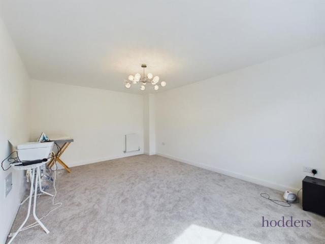 5 bedroom detached house to rent