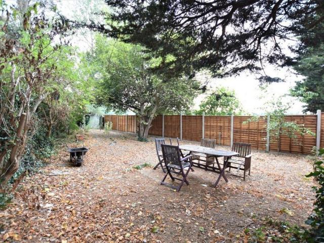 5 bedroom detached house to rent