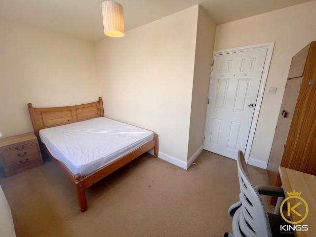 5 bedroom detached house to rent