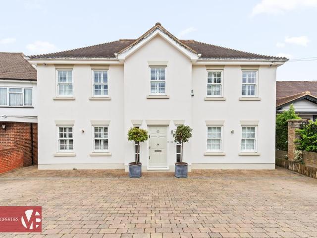 5 bedroom detached house to rent