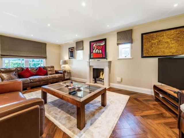 5 bedroom detached house to rent