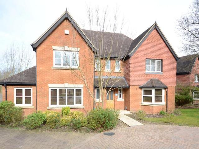 5 bedroom detached house to rent