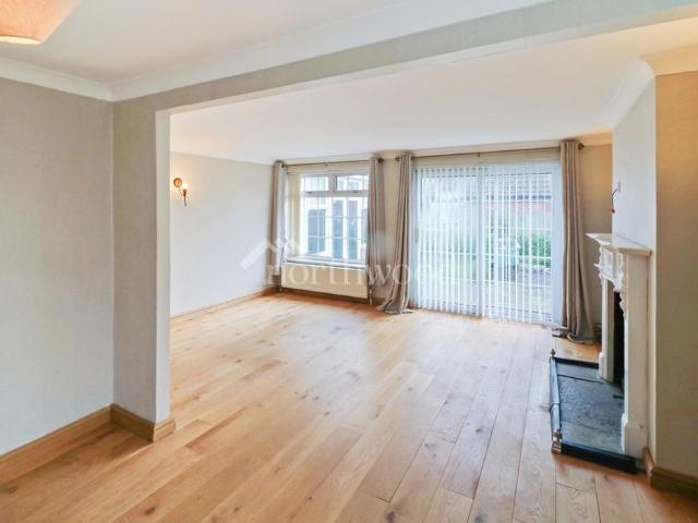 5 bedroom detached house to rent