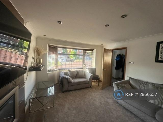 5 bedroom detached house to rent