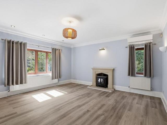 5 bedroom detached house to rent