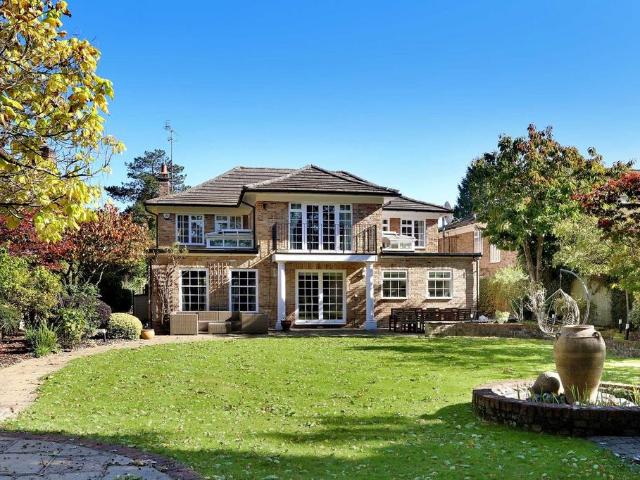 5 bedroom detached house to rent