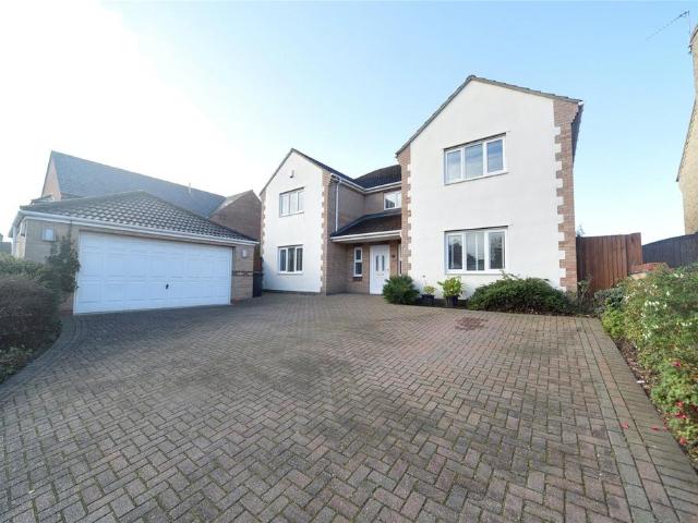 5 bedroom detached house to rent