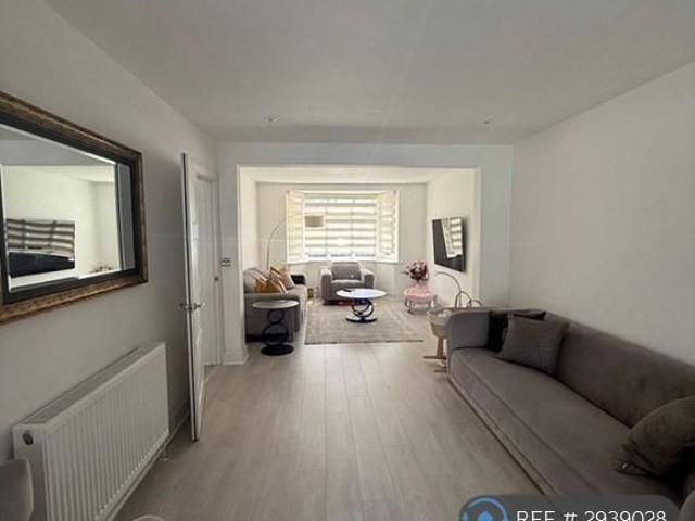 5 bedroom detached house to rent