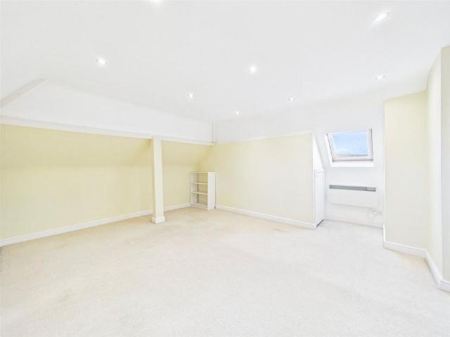 5 bedroom detached house to rent