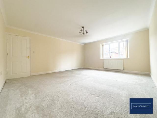 5 bedroom detached house to rent