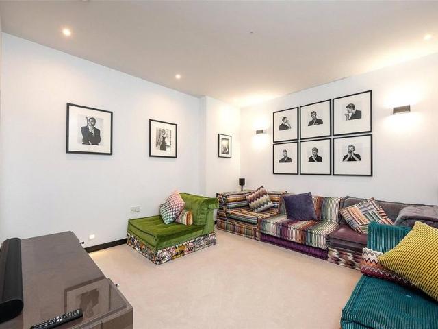 5 bedroom detached house to rent