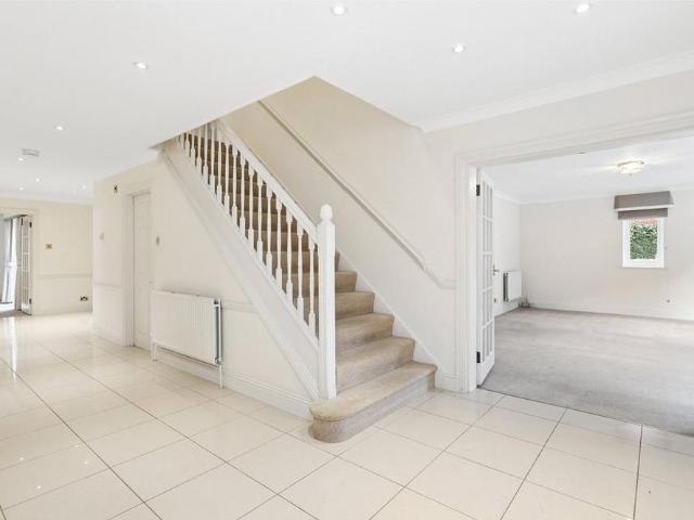 5 bedroom detached house to rent