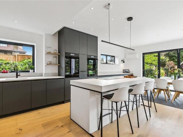 5 bedroom detached house to rent