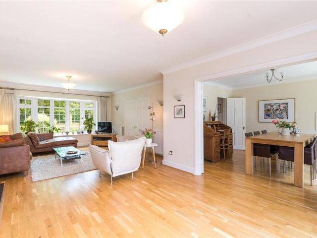 5 bedroom detached house to rent