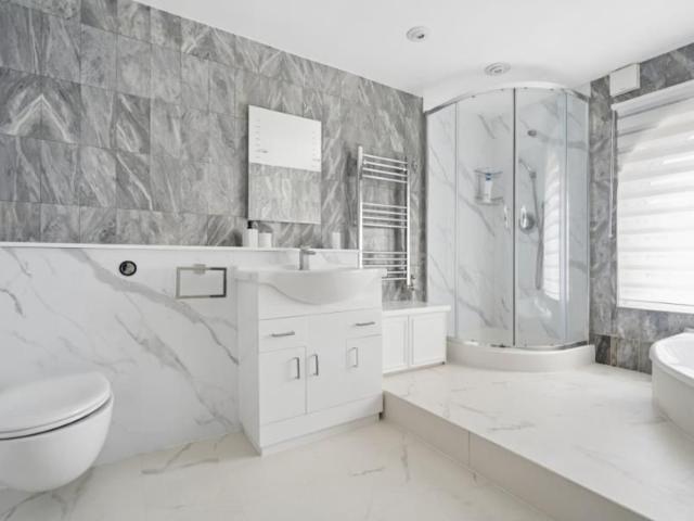 5 bedroom detached house to rent