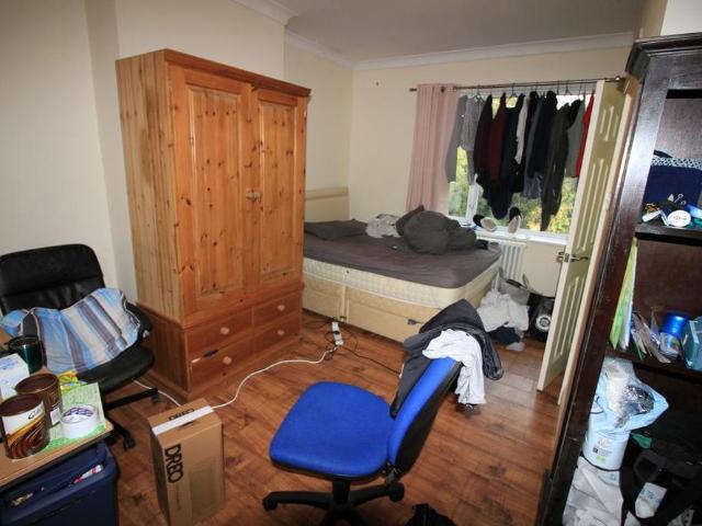 5 bedroom detached house to rent