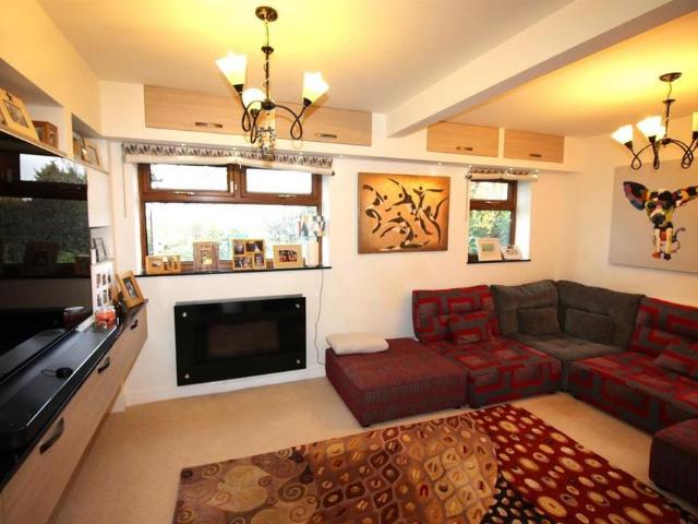 5 bedroom detached house to rent