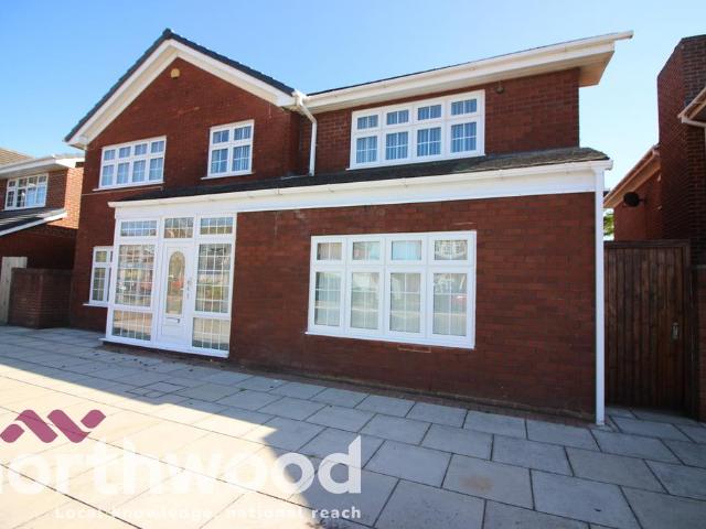 5 bedroom detached house to rent