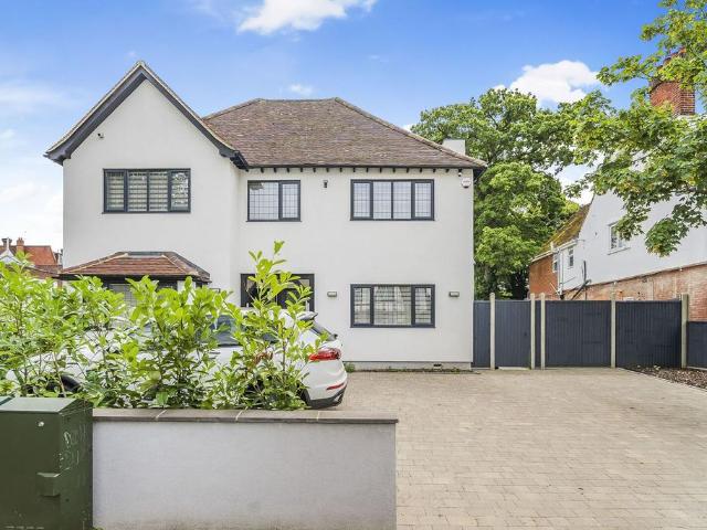 5 bedroom detached house to rent
