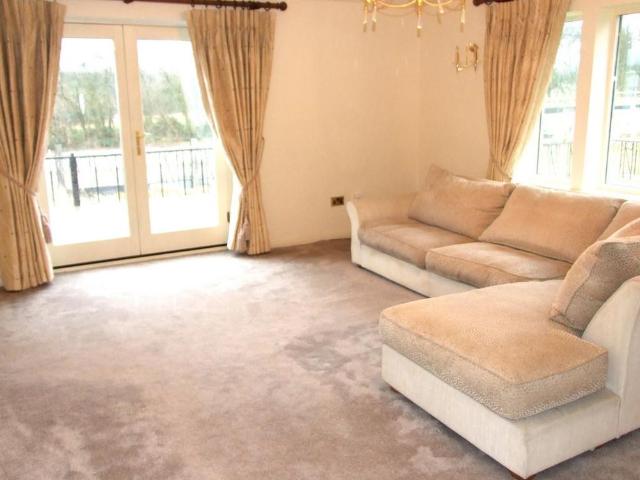 5 bedroom detached house to rent