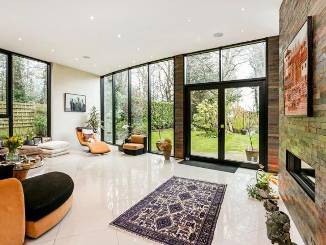 5 bedroom detached house to rent