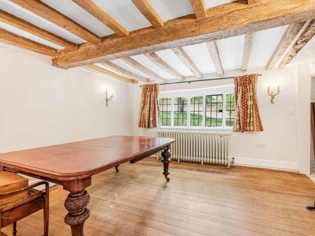 5 bedroom detached house to rent
