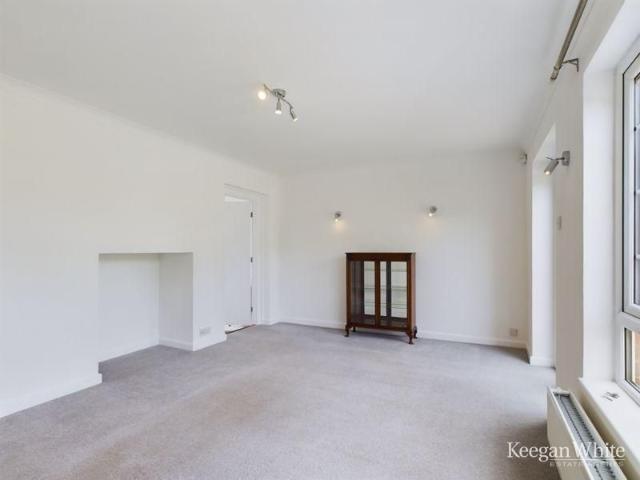 5 bedroom detached house to rent