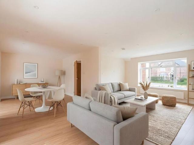 5 bedroom detached house to rent