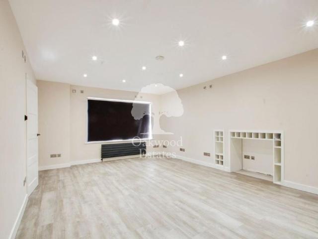 5 bedroom detached house to rent