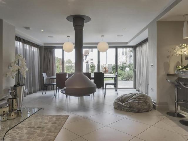 5 bedroom detached house to rent