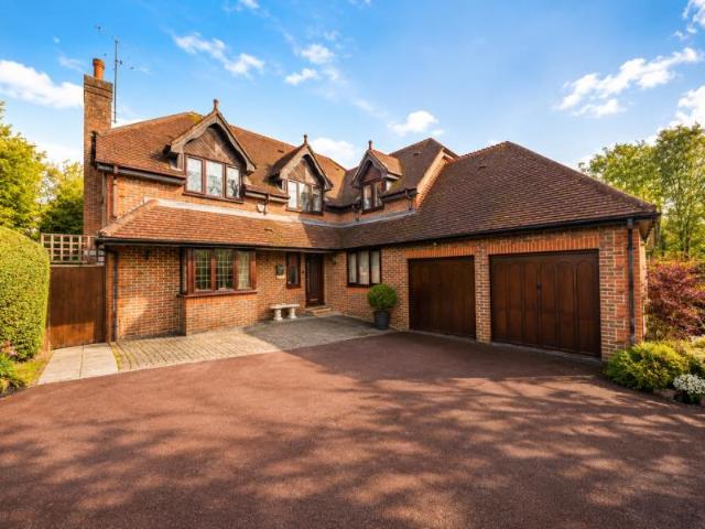 5 bedroom detached house to rent