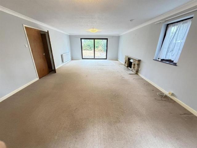 5 bedroom detached house to rent